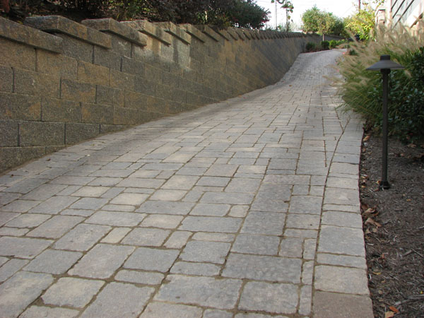 B.T Klein’s Landscaping | Hardscapes | Retaining Walls