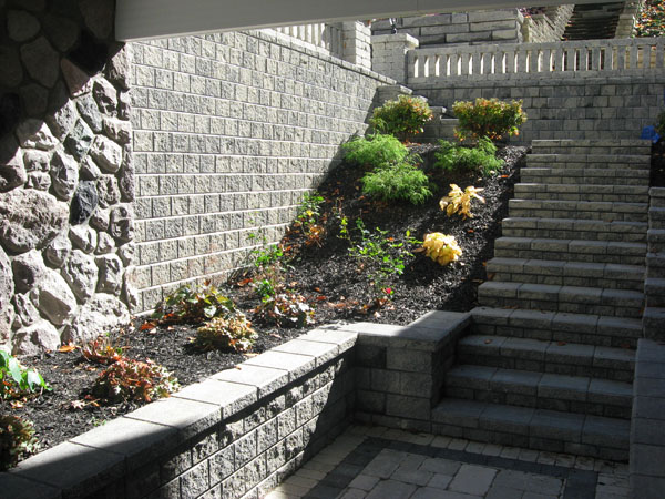 B.T Klein’s Landscaping | Hardscapes | Retaining Walls